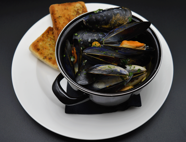 Drinks & Dining | Ten Hill Place Hotel